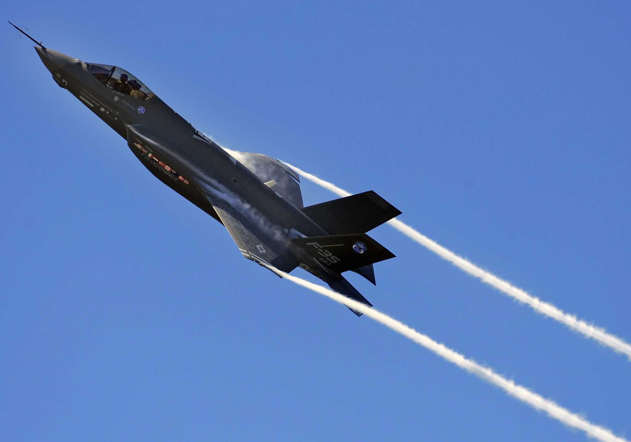 Lockheed Martin F-35 STOVL Variant Flies Supersonic | Aviation & Air ...